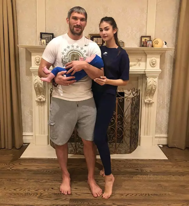 Alexander Ovechkin ทำให้แฟนตัวน้อยของเธอเป็นของขวัญและกลายเป็นฮีโร่ของเครือข่าย 58187_8