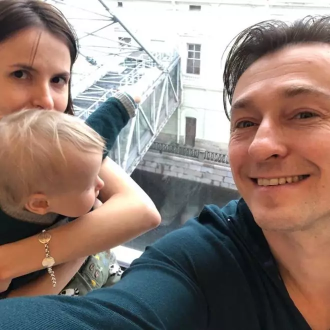 Sergey Bezrukov menerbitkan gambar dengan isterinya dan kedua-dua kanak-kanak 582658_3