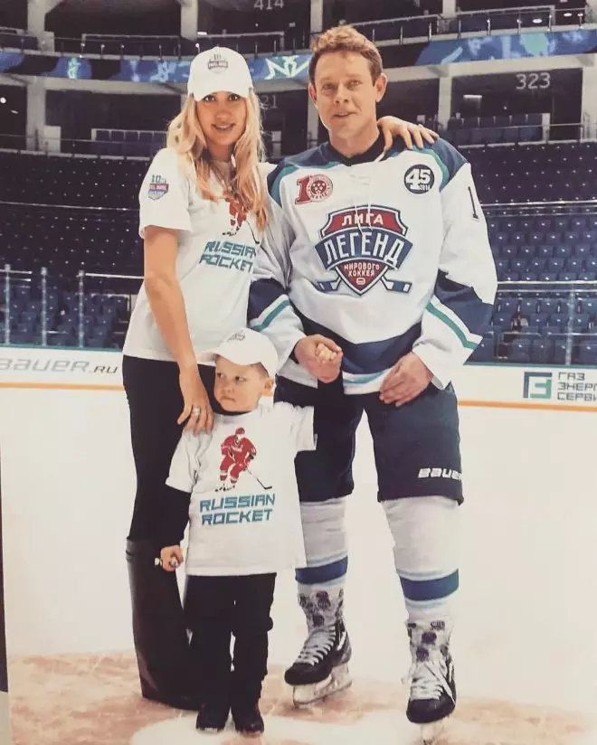 Three times dad: Pavel Bure showed photo of a newborn daughter 58301_12