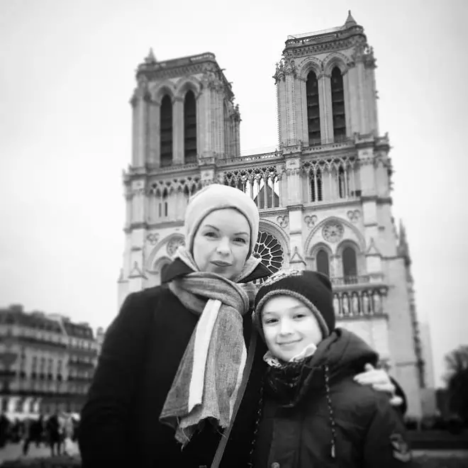 Vacaciones francesas: Alice Grebenshchikov con su hijo en París 60169_10