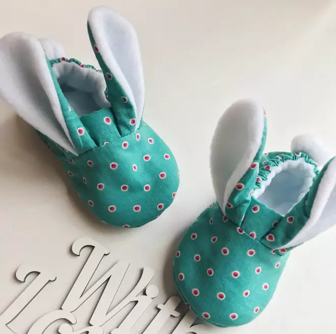 Sepatu pertama: booties sing paling lucu kanggo tumit manis 60760_29