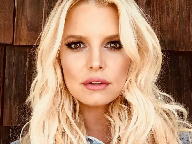 Jessica Simpson sýndi nýfætt dóttur 61375_1