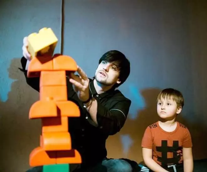 Two-year-old daughter Dmitry Koldun sings daddy song 61434_3