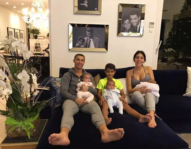 Ang mga bata na si Cristiano Ronaldo ay namatay sa mga tagahanga sa kanilang mga costume 62761_3