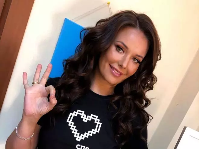 Oksana Fedorova ngandhani kepiye dheweke peduli karo kulit tanpa kosmetik 628132_1