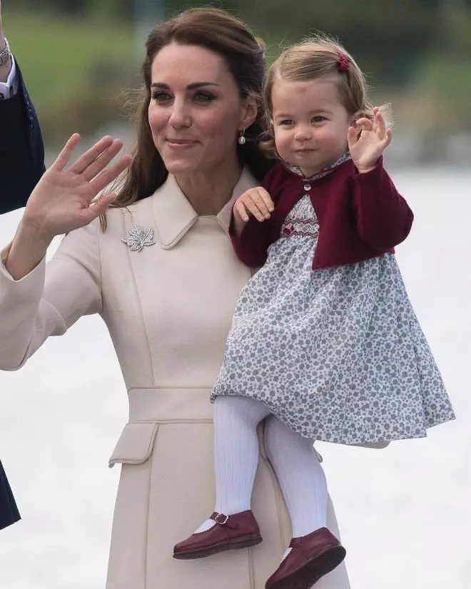 Zer bitxia kate kate middleton: esanahia duten brokak 63018_13