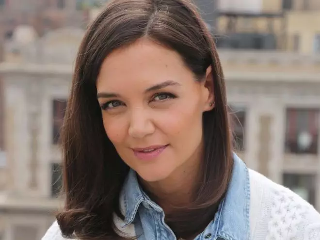 Katie Holmes kaj Suri Cruz Pentras vestojn en Tai-Dai-tekniko 634494_1