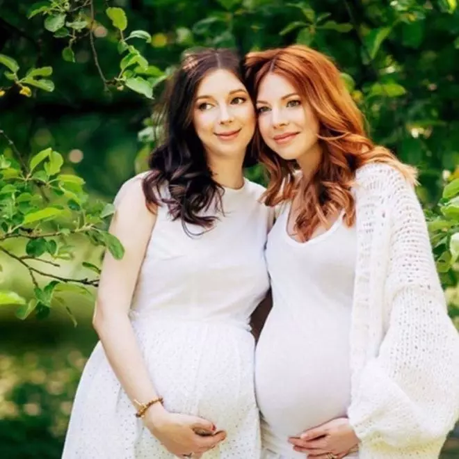 Sister Natalia Podolskaya menunjukkan snapshot di mana mereka berdua hamil 642438_2