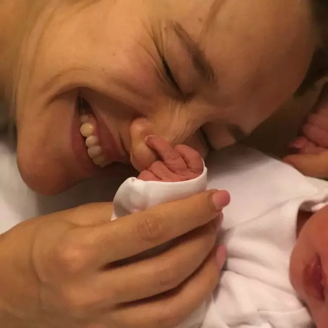 Video: Polina Sidichene mostró a su hija recién nacida en el alta del hospital 65372_3