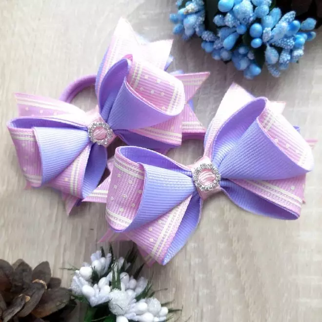 Beautiful and stylish: Make decorations from ribbons for girls and boys 66052_19