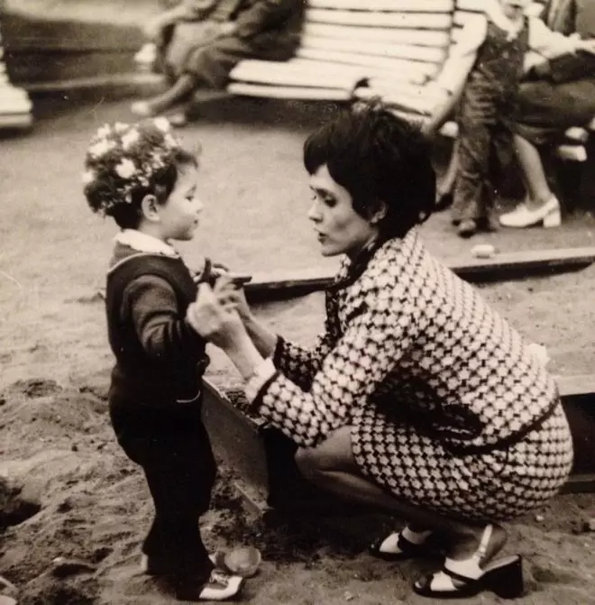 Sul giorno della mamma: celebrità sulle foto dei bambini con mamme 66222_22