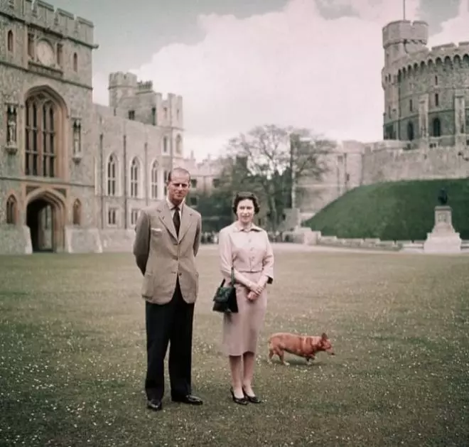 La regina Elizabeth II si è congratulata con il coniuge con il 99 ° anniversario 679163_5