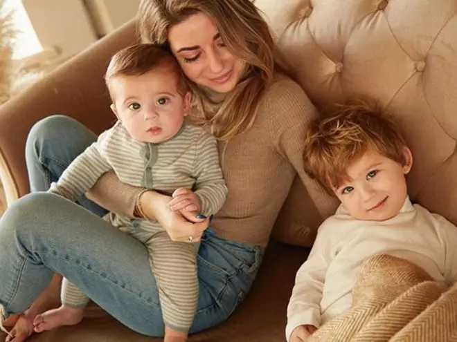 Galina Yudashkin avec des fils