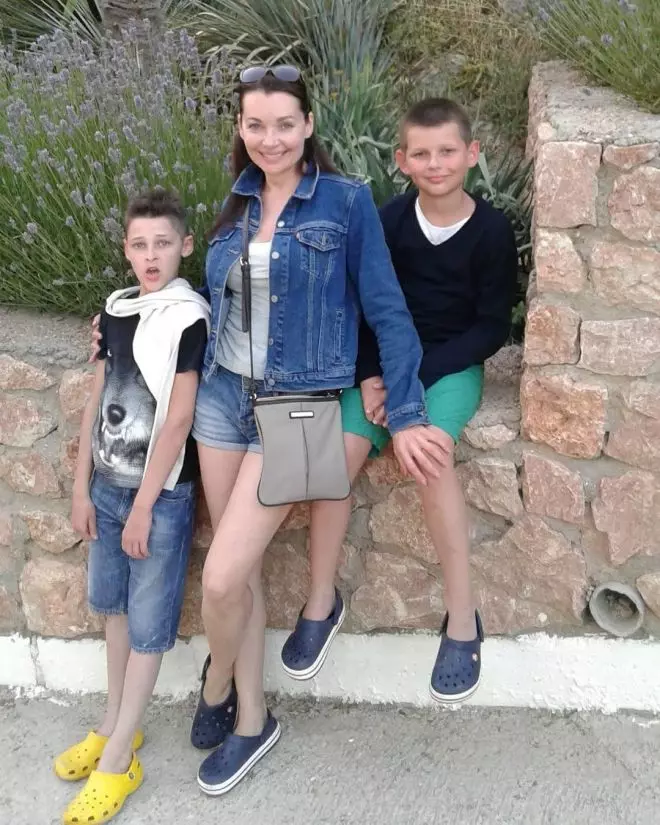 Natālija Antonova ar dēliem