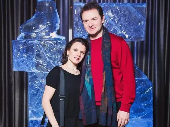 Maria Petrov and Alexey Tikhonov and daughter repeated the famous acrobatic number 690430_1