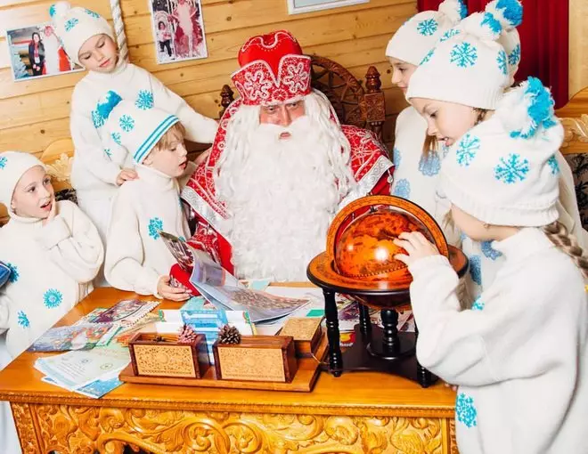 Santa Claus daxuyanî, kîjan zarok û mezinan xewn dikin 69443_10