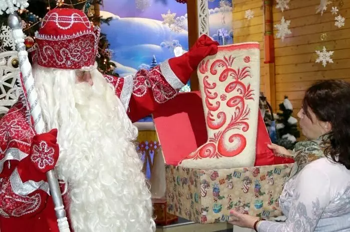 Santa Claus daxuyanî, kîjan zarok û mezinan xewn dikin 69443_3