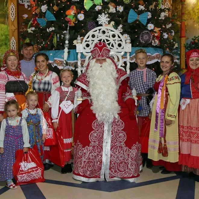 Santa Claus daxuyanî, kîjan zarok û mezinan xewn dikin 69443_7