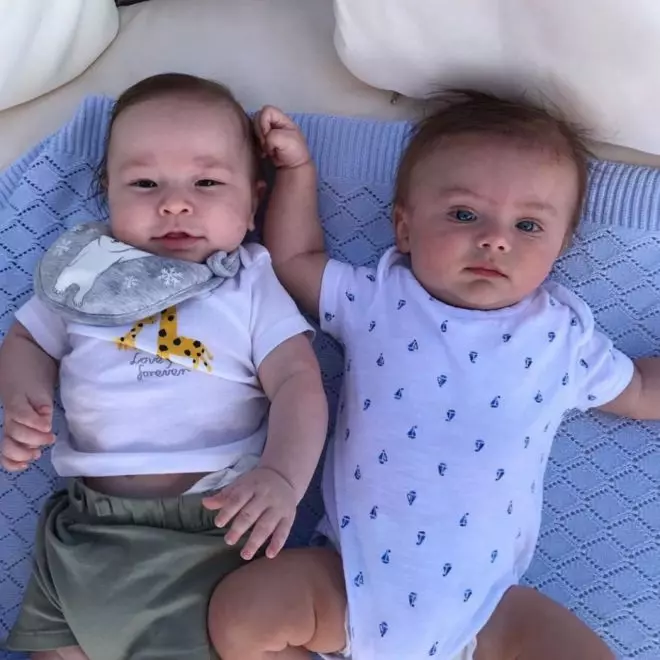 Oksana Samoilova och Ida Galich introducerade sina 4-månaders söner 697698_2