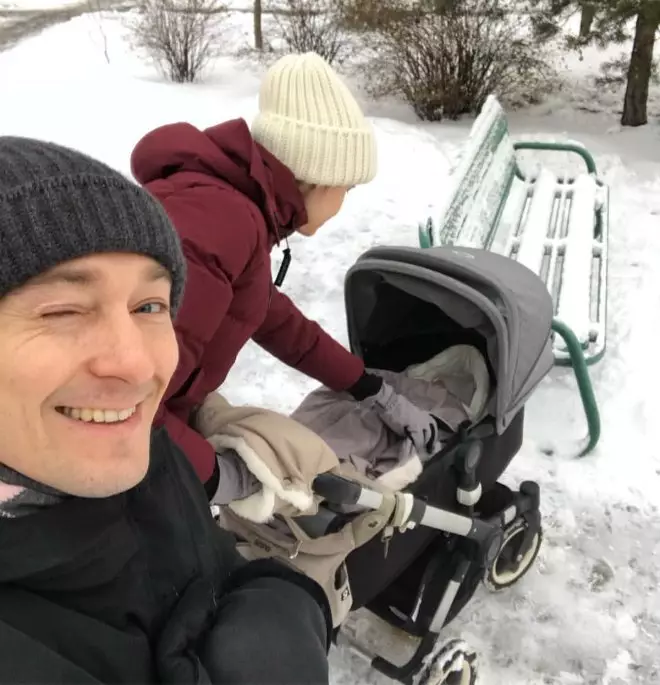Première marche: Sergey Bezrukov et sa femme profitent de la communication avec son fils 70232_3