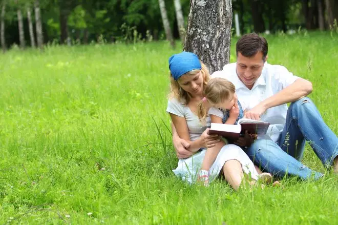 Az olvasás megerősíti a családi kapcsolatokat 706345_2