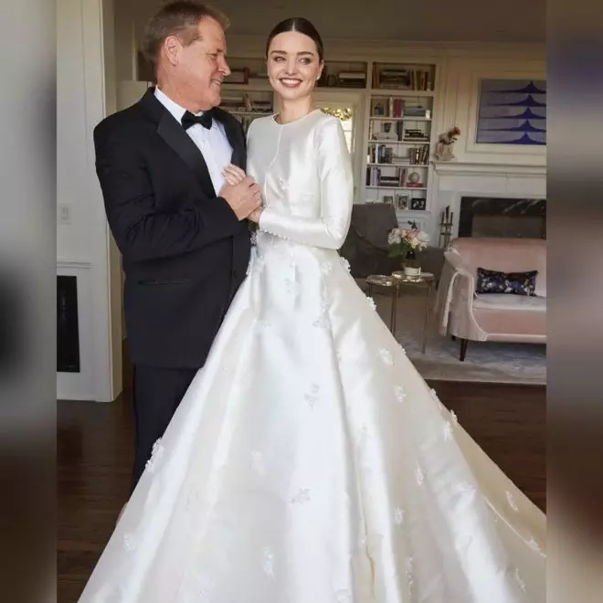 Miranda Kerrは彼女の結婚式から彼女の祖母で写真を見せました 707029_3