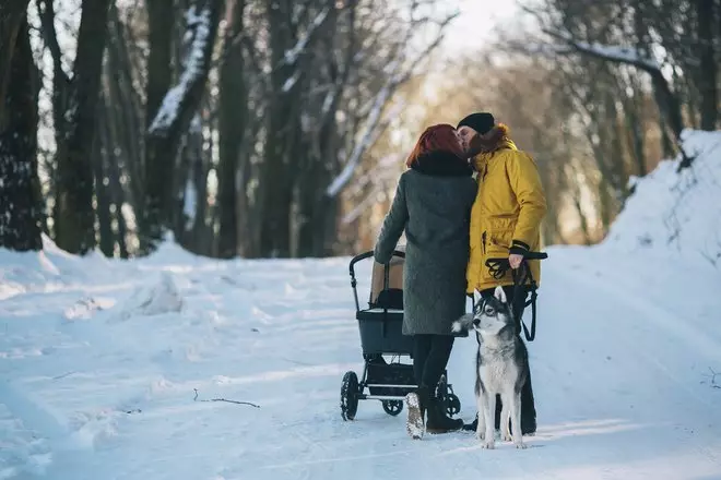 Winter walks: star parents with newborn babies 72279_1