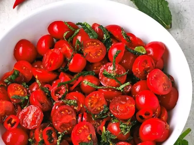 Salad favorit Elizabeth II saka tomat lan mint