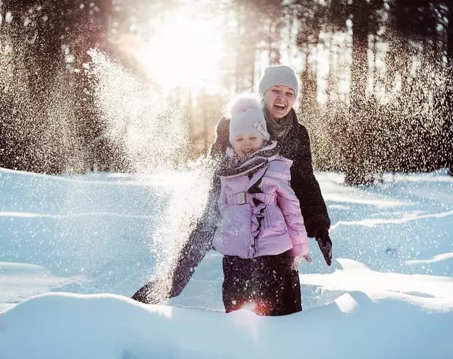 Snow and childhood: 50 ideas for the winter photo shoot 74932_17