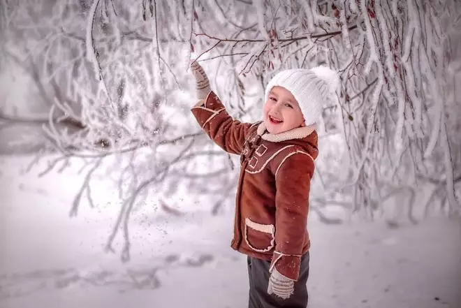 Salju dan masa kanak-kanak: 50 ide untuk pemotretan musim dingin 74932_6