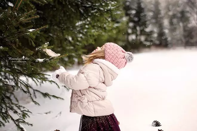 برف اور بچپن: موسم سرما کی تصویر شوٹ کے لئے 50 خیالات 74932_9