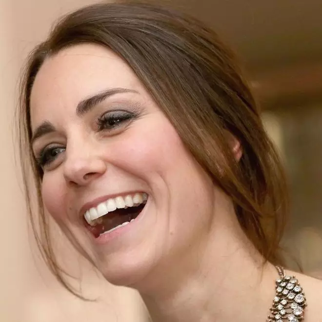 Kate Middleton a abandonné sa beauté bien-aimée pour avoir l'air élégant 792479_2