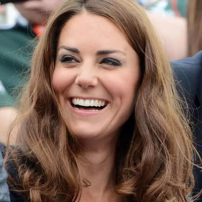 Gadawodd Kate Middleton ei harddwch annwyl i edrych yn gain 792479_3