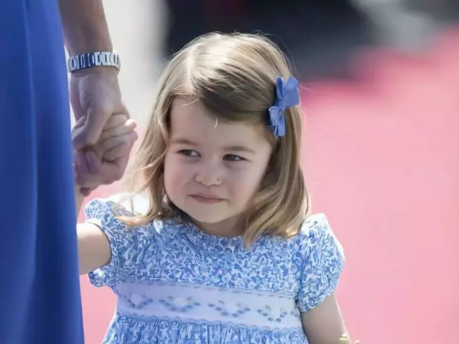 Ով է առավել նման Princess Charlotte- ին 792572_1