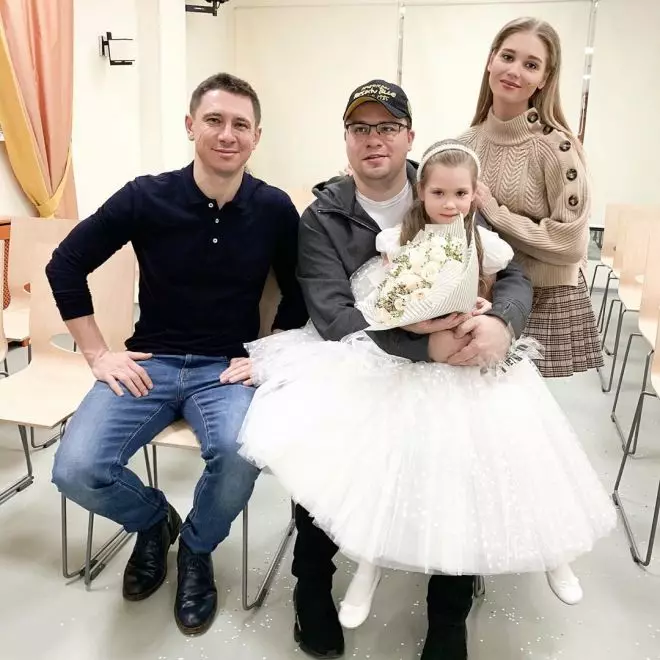 Garik Harlamov with daughter in the exhibition of hussars 794345_6