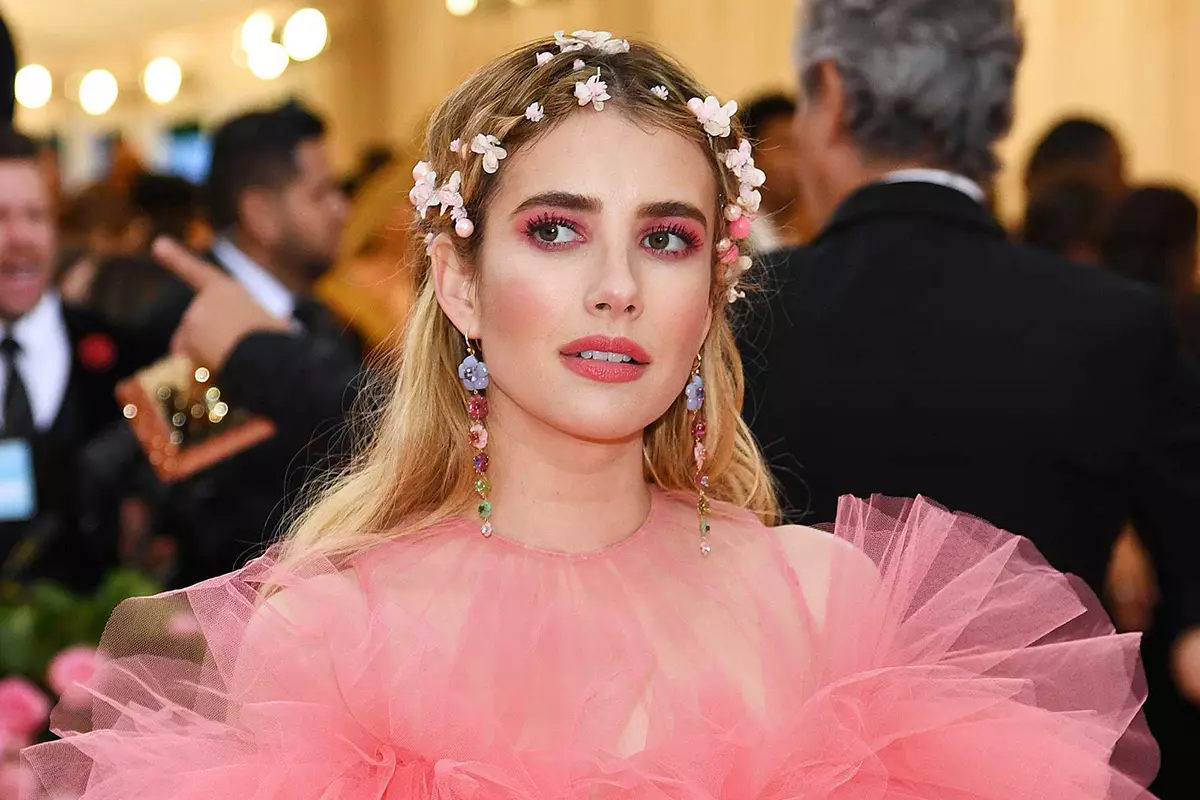 Emma Roberts đang chờ đợi người đầu tiên - Mainstyles.ru