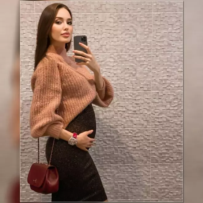 Anastasia Kostenko het 'n foto met 'n afgeronde maag geïntrigeer 858762_2