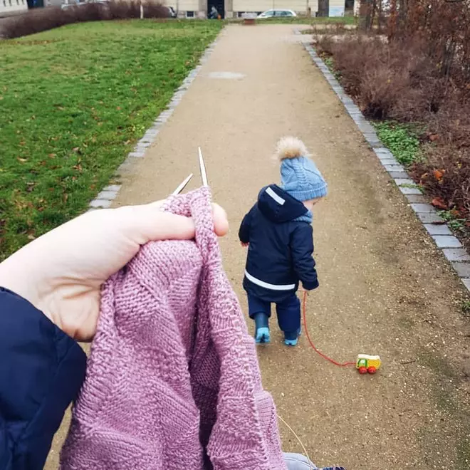 Lyudmila Petriëvskaya: waarom mama belangrijk is tijdens het wandelen gaat naast het kind 86444_2