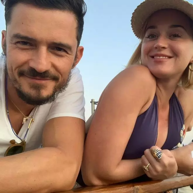 Orlando Bloom het 'n versameling romantiese personeel met Katy Perry op haar verjaarsdag gedeel 874944_1