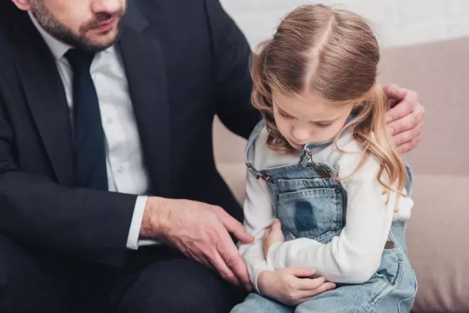 רשויות האפוטרופסות יהיו בסופו של דבר למשוך ילדים למשך 24 שעות 886343_2