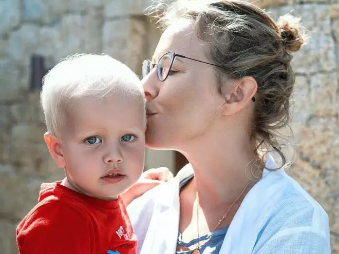 Son de 3 ans a donné à Ksenia Sobchak pour son anniversaire ... Peacock 893274_1