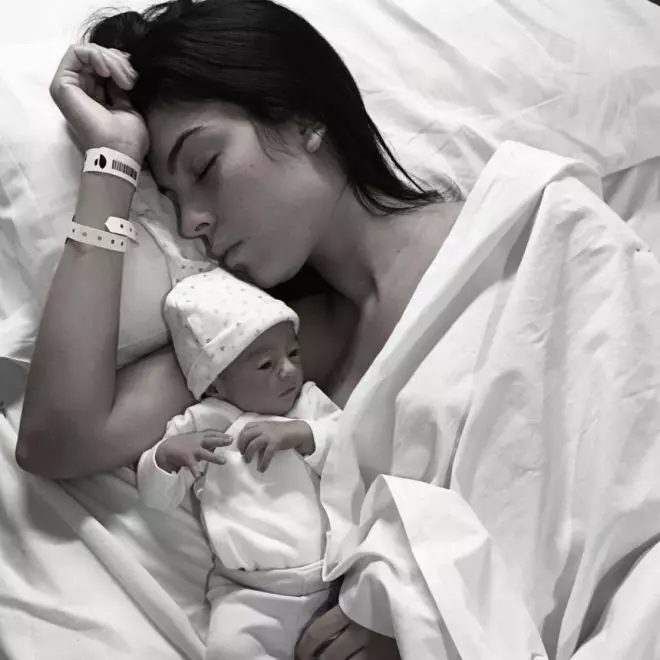 Cristiano Ronaldo en Georgina Rodriguez toonden met een pasgeboren dochter 902302_3