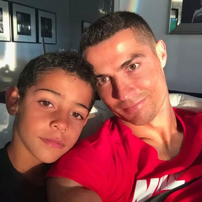 Cristiano Ronaldo og Georgina Rodriguez viste optagelser med en nyfødt datter 902302_5