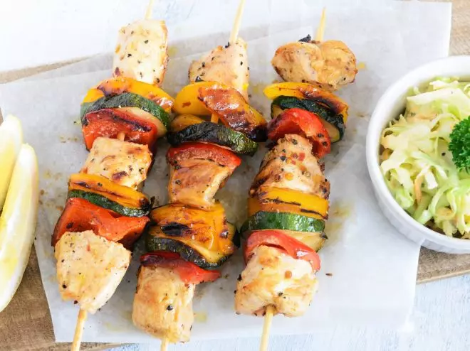 Receita para kebabs de pollo na salsa de viño de Irina Medvedeva 911950_2