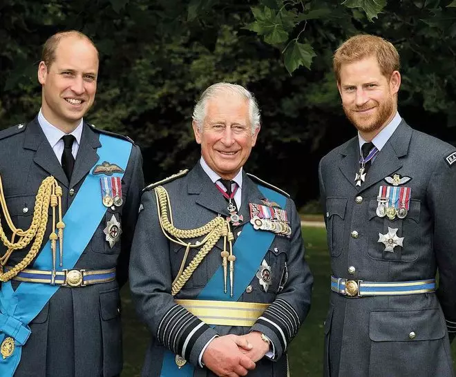 Prinții William și Harry au împărțit Palatul Regal 91764_3