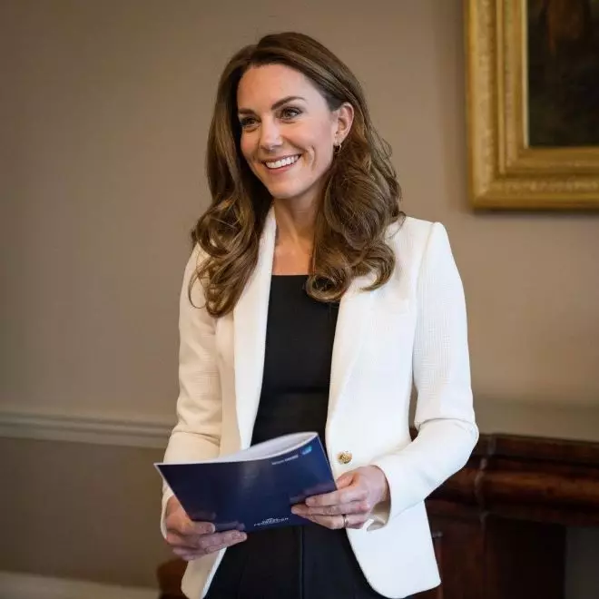 Kate Middleton tinye ihe ndekọ n'ịmụta usoro agụmakwụkwọ ụmụaka 928374_2