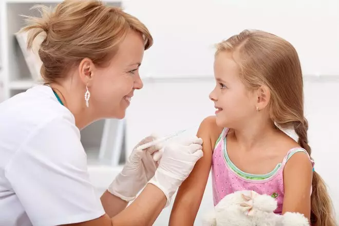 बच्चों के लिए कैलेंडर टीकाकरण: तालिका 2019 93380_2