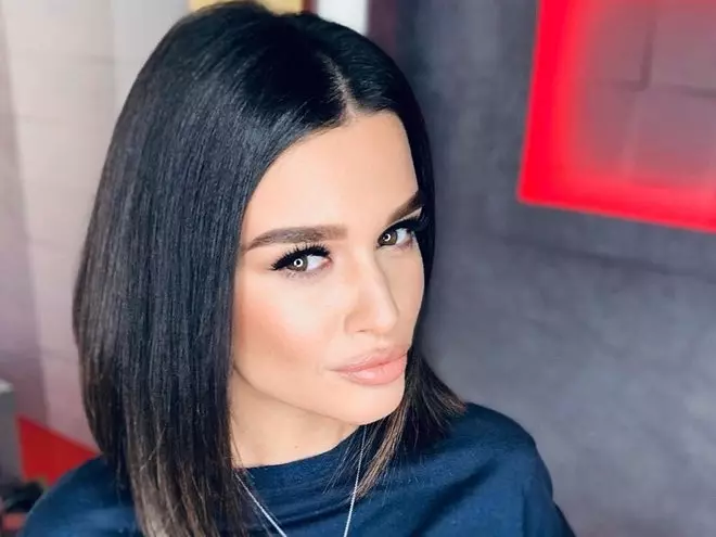 Ksenia Borodina zgjodhi një hairstyle që e bëri atë për 10 vjet më të rinj 955209_1