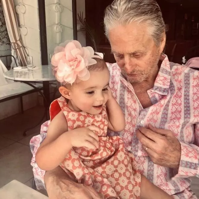 Michael Douglas se convirtió nuevamente en un abuelo 966800_3