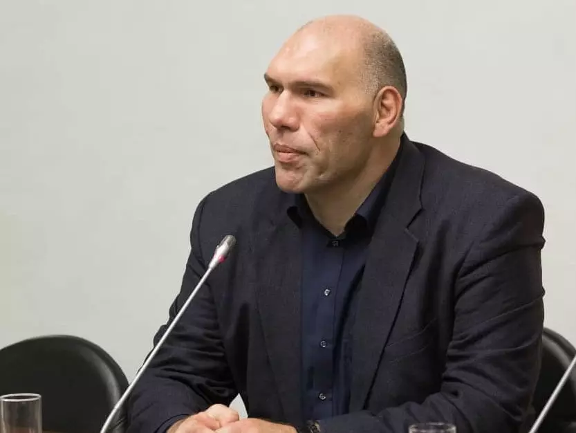 Nikolai Valuev diris al kiom infanoj rilatas al sia famo 97799_1